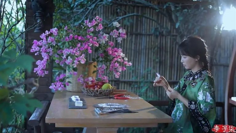 超人気インフルエンザの李子柒さんが3年ぶりに復帰 - 中国経済新聞 超人気インフルエンザの李子柒さんが3年ぶりに復帰